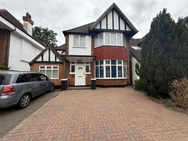 The Drive, Edgware HA8, 2 bed flat to rent, £2,100 pcm | PrimeLocation