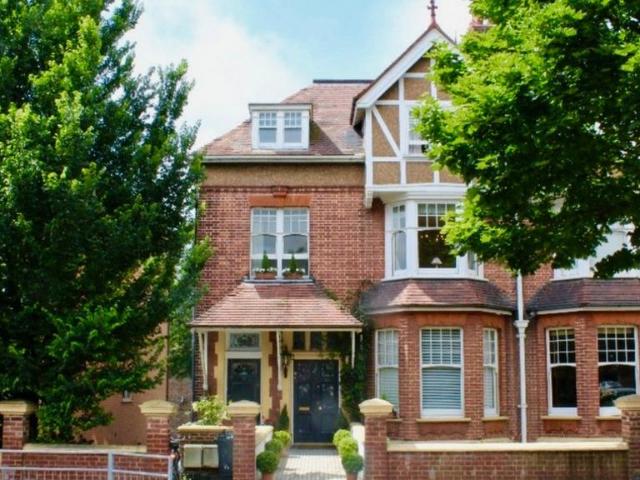 The Drive, Hove 2 bed apartment to rent £1,850 pcm £427 pw