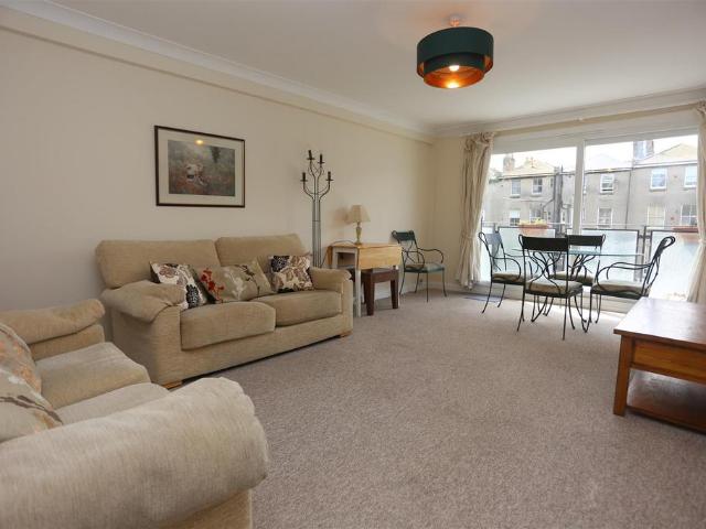 The Drive, Hove 2 bed flat to rent £1,695 pcm £391 pw