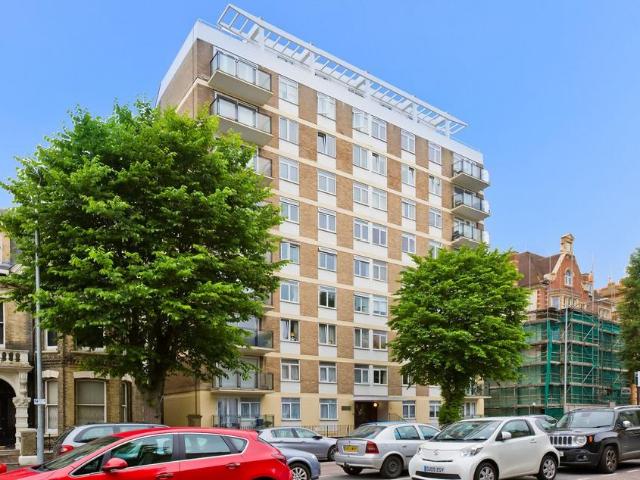 The Drive, Hove, BN3 2 bed flat to rent £1,800 pcm £415 pw
