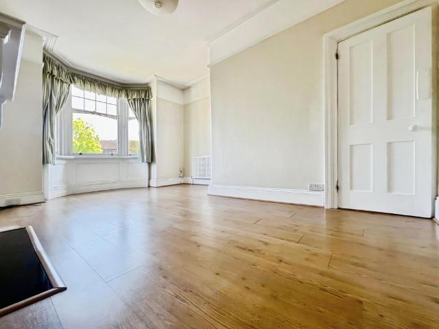 The Drive, Hove, East Sussex, BN3 2 bed flat to rent £1,750 pcm £404 pw