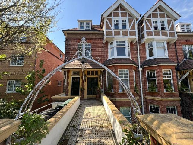 The Drive, Hove, East Sussex, BN3 2 bed flat to rent £1,850 pcm £427 pw