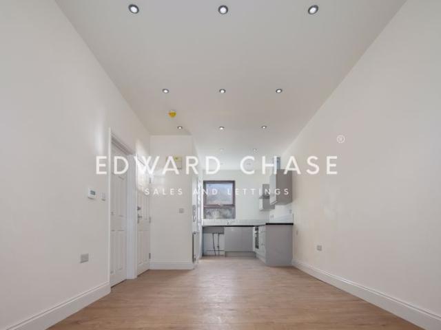 The Drive, Ilford IG1, 1 bed flat to rent, £1,500 pcm | PrimeLocation