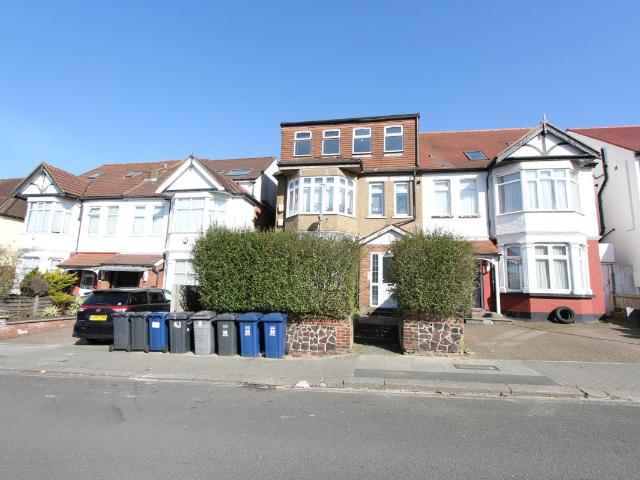 The Drive, London NW11, 2 bed flat to rent, £1,850 pcm | PrimeLocation