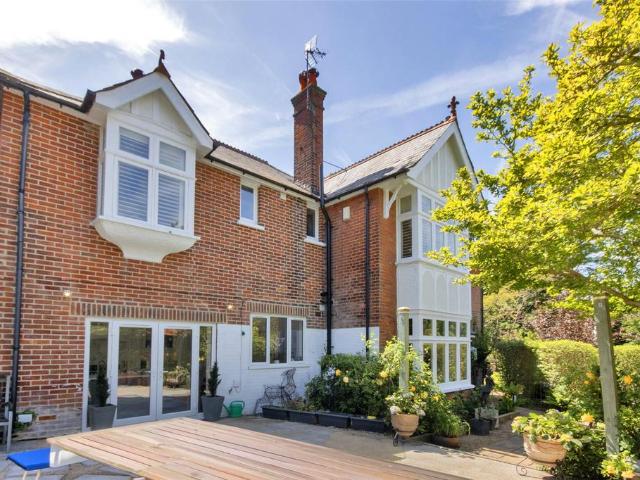 The Drive, Sevenoaks, Kent, TN13 3 bed semi detached house to rent £5,500 pcm £1,269 pw