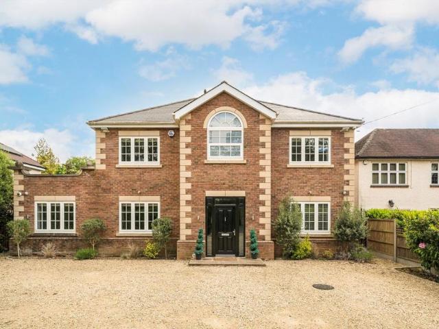 The Drive, Uxbridge UB10 6 bed house to rent £9,000 pcm £2,077 pw