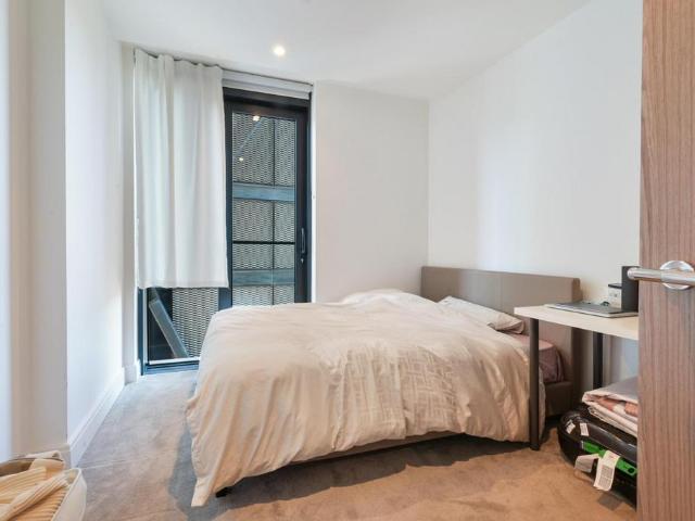 The Dumont, Albert Embankment. 2 bed apartment to rent £4,767 pcm £1,100 pw