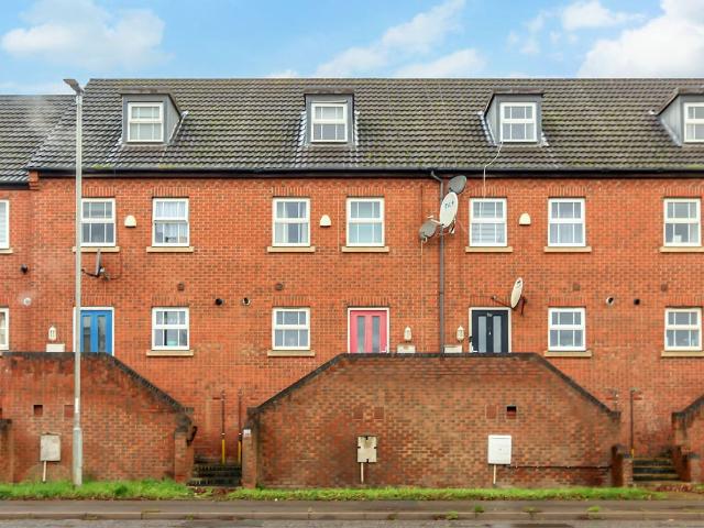 The Embankment, Wellingborough NN8, 3 bed terraced house to rent, £1,250 pcm | PrimeLocation