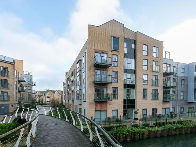 The Embankment HP3, Hemel Hempstead, 2 bed flat to rent, £1,550 pcm | PrimeLocation