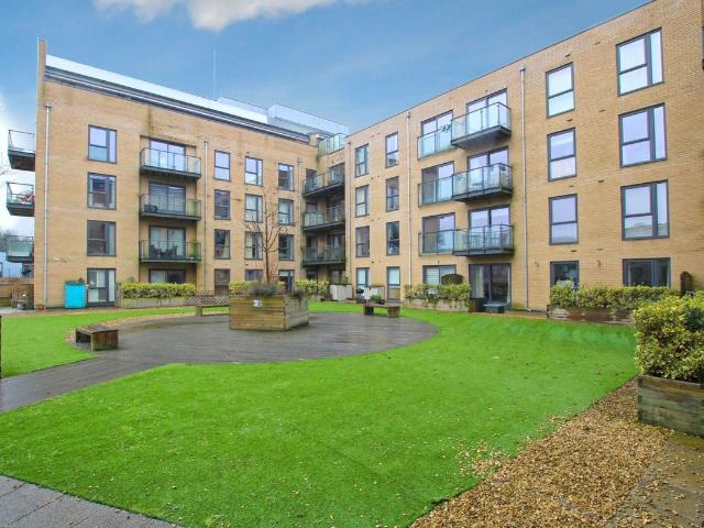 The Embankment, Nash Mills Wharf HP3, 2 bed flat to rent, £1,600 pcm | PrimeLocation