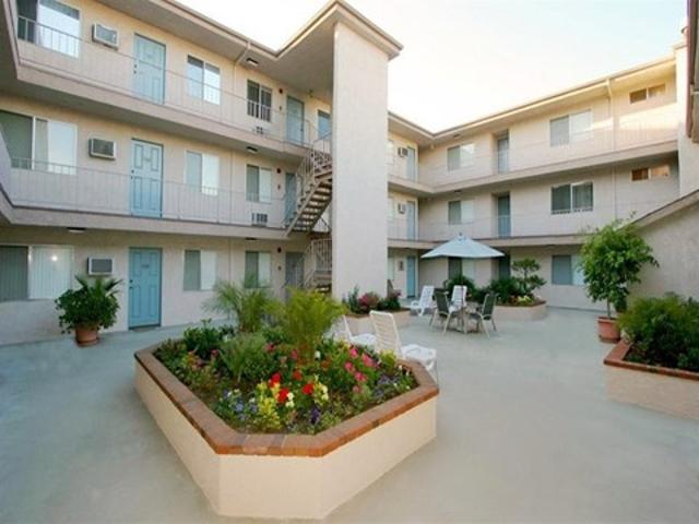 The Enclave One Bedroom Den