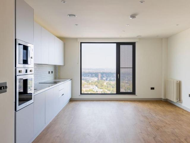 The Eades, Selborne Road. 1 bed flat to rent £2,410 pcm £556 pw