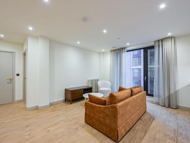 The Eades, Selborne Road. 1 bed flat to rent £2,415 pcm £557 pw