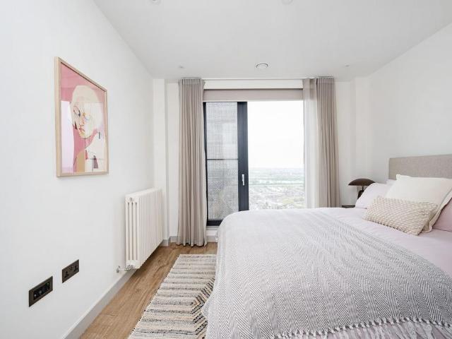 The Eades, Selborne Road. 1 bed flat to rent £2,390 pcm £552 pw