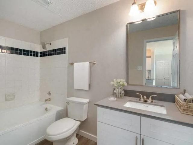 The Eagle at Lakewood 3 Bedroom Apartment for Rent at 7150 E Grand Ave, Dallas, TX 75223 Coronado Hills Gastonwood