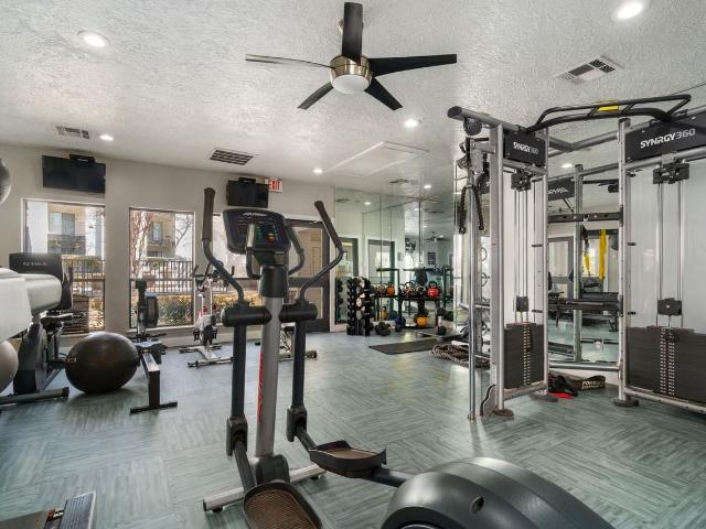 The Eagle at Lakewood 3 Bedroom Apartment for Rent at 7150 E Grand Ave, Dallas, TX 75223 Coronado Hills Gastonwood