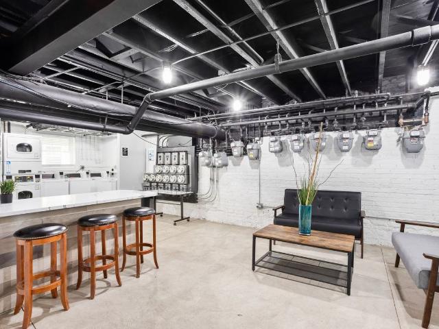 The Edgewater Gardens South 1 Bedroom Apartment for Rent at 6035 N Winthrop Ave, Chicago, IL 60660 Edgewater