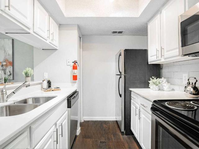 The Ellington 1 Bedroom Apartment for Rent at 9850 Whitehurst Dr, Dallas, TX 75243