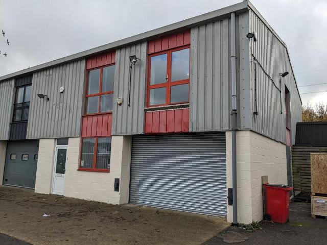 The Elliott Centre, Elliott Road, GL7 End of terrace house to rent £1,667 pcm £385 pw