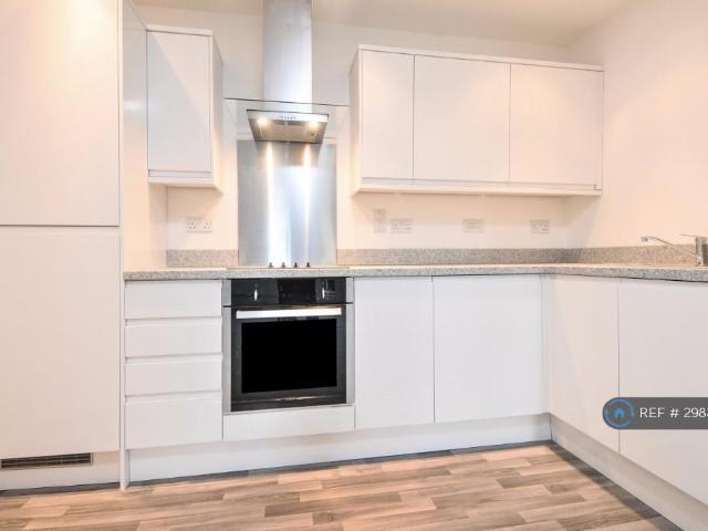 The Elms, Luton, LU1 1 bed flat to rent £1,099 pcm £254 pw