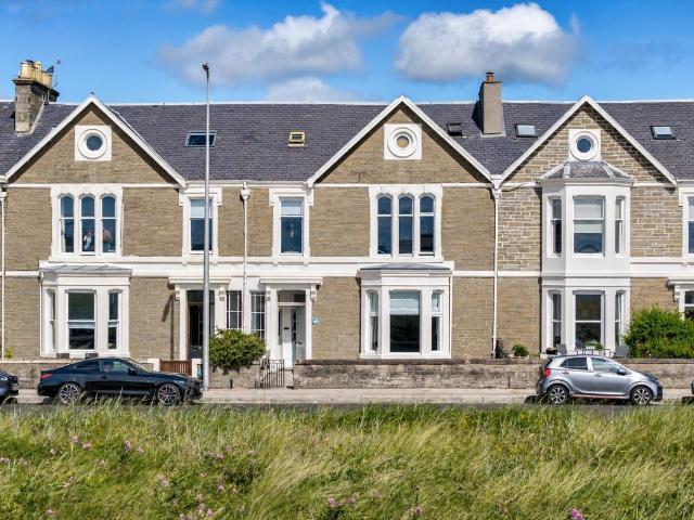 The Esplanade, Broughty Ferry. 2 bed terraced house to rent £1,550 pcm £358 pw