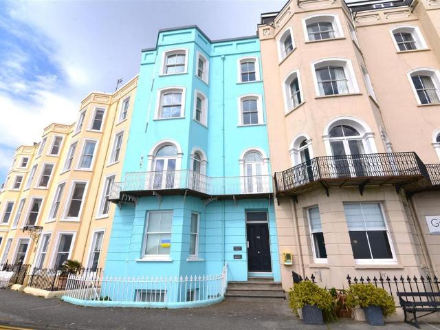 The Esplanade, Tenby 2 bed apartment to rent £1,000 pcm £231 pw