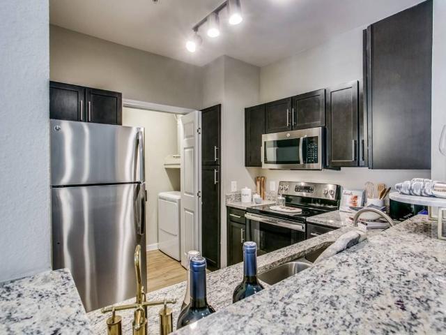 The Essex House 1 Bedroom Apartment for Rent at 3919 Essex Ln, Houston, TX 77027 Greenway Upper Kirby