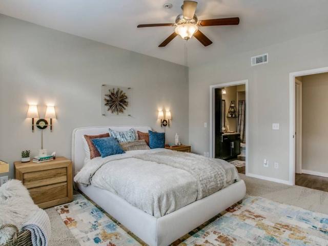 The Essex House 1 Bedroom Apartment for Rent at 3919 Essex Ln, Houston, TX 77027 Greenway Upper Kirby