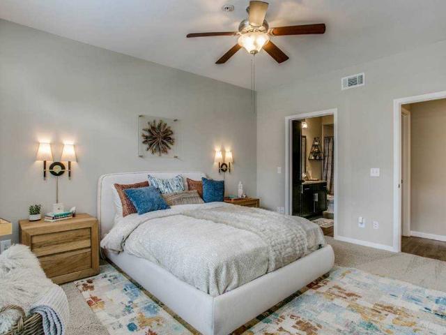 The Essex House 1 Bedroom Apartment for Rent at 3919 Essex Ln, Houston, TX 77027 Greenway Upper Kirby