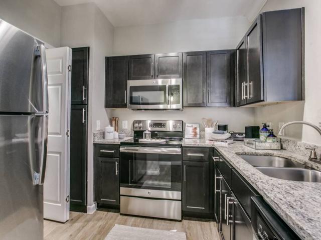 The Essex House 2 Bedroom Apartment for Rent at 3919 Essex Ln, Houston, TX 77027 Greenway Upper Kirby