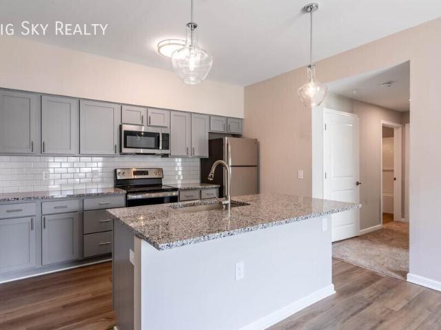 The Everett Gahanna 2 Bedroom Apartment for Rent at 307 W Johnstown Rd, Gahanna, OH 43230