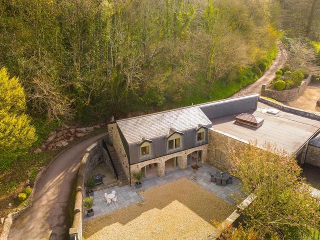 The Extension, Lower New Beaupre. 3 bed house to rent £3,250 pcm £750 pw