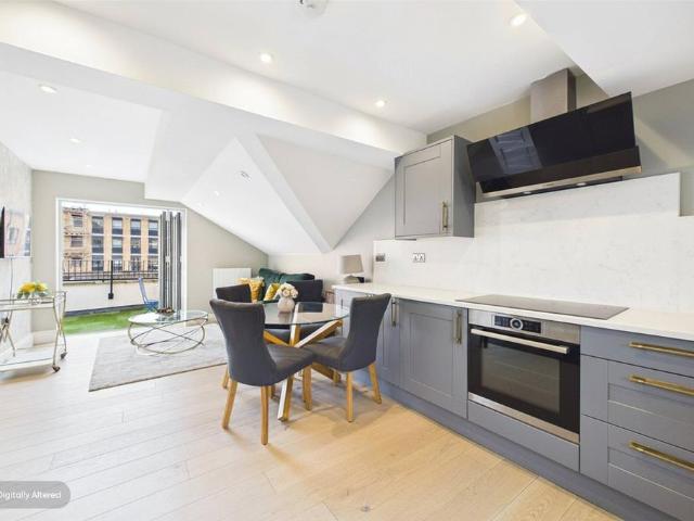 The Forbury, Reading, Berkshire, RG1 2 bed flat to rent £1,650 pcm £381 pw