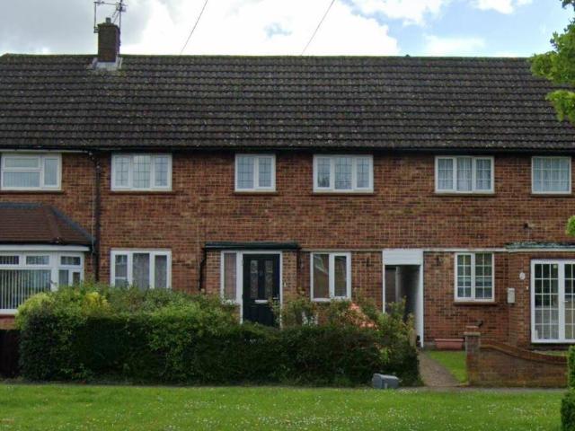 The Fairway, ABBOTS LANGLEY 3 bed house to rent £2,100 pcm £485 pw