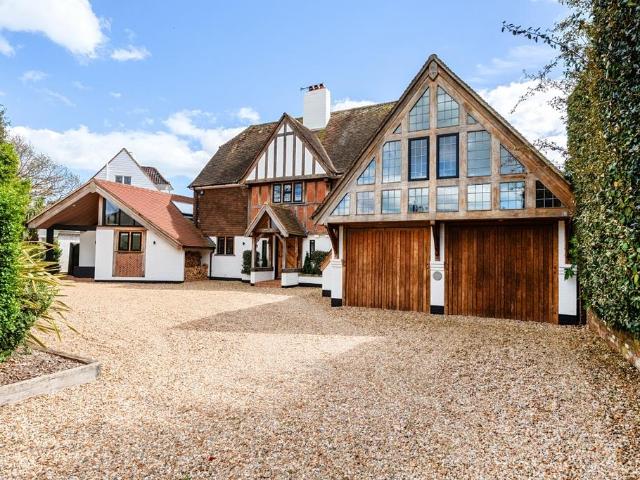 The Fairway Bognor Regis PO21 5 bed detached house to rent £4,950 pcm £1,142 pw