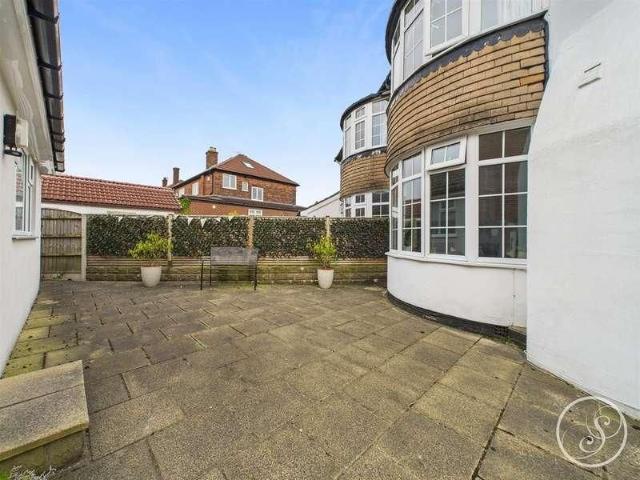 The Fairway, Leeds, LS17