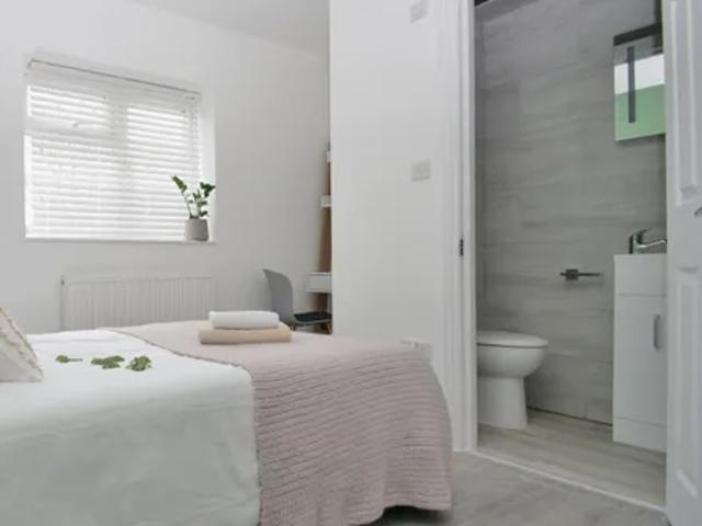 The Fairway, Old Oak Common Lane, London, W3 7DN, United Kingdom | Room for rent #154588271 | Rentberry