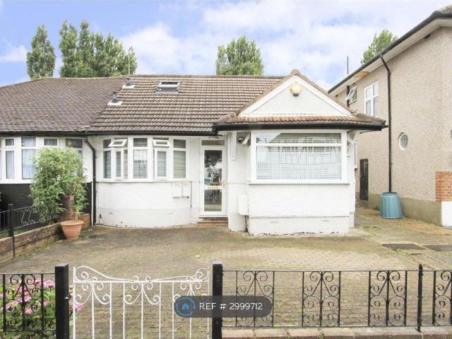 The Fairway, Ruislip HA4, 1 bed semi detached house to rent, £1,500 pcm | PrimeLocation