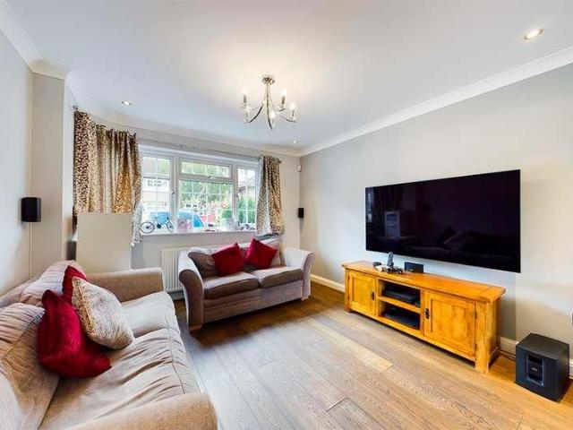 The Fairway, Ruislip, HA4