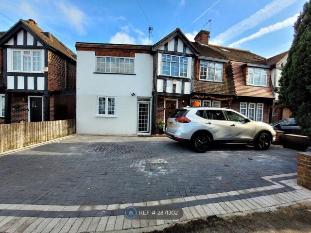 The Fairway, Ruislip HA4, Studio to rent, £1,500 pcm | PrimeLocation
