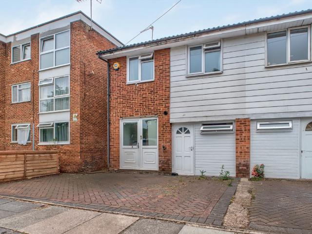 The Farmlands, Northolt UB5, 3 bed property to rent, £2,200 pcm | PrimeLocation