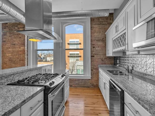 The Fenton Apartments 2 Bedroom Apartment for Rent at 945 W Ferry St, Buffalo, NY 14209 Delaware West Ferry