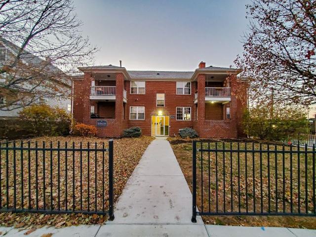 The Field Club 2 Bedroom Apartment for Rent at 814 S 38th St, Omaha, NE 68105 Pacific Leavenworth