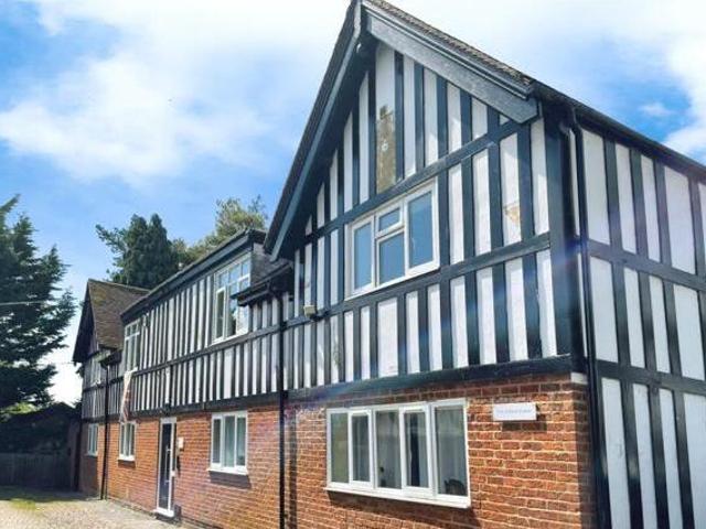 The Firs, High Street, 2 Bedroom Flat