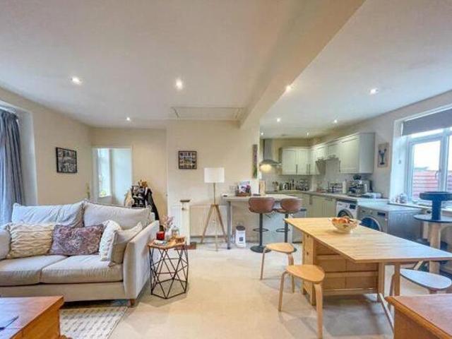The Firs, High Street, 2 Bedroom Flat