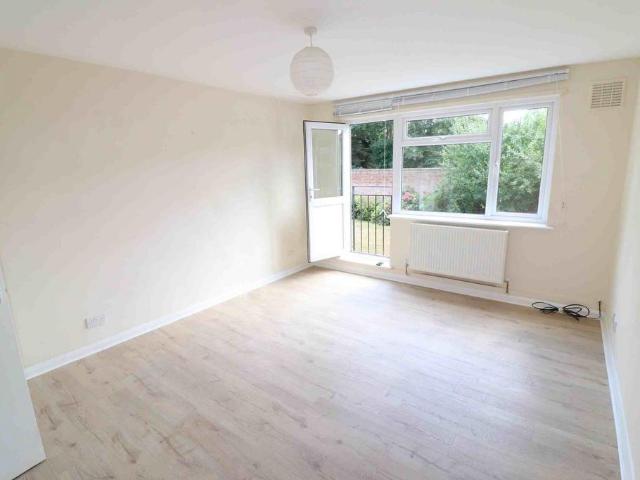 The Firs, Lawrie Park Gardens 2 bed flat to rent £1,650 pcm £381 pw