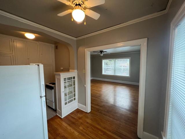The Flying Dutchman by Star Metro Studio Apartment for Rent at 1611 Se Belmont St, Portland, OR 97214 Buckman