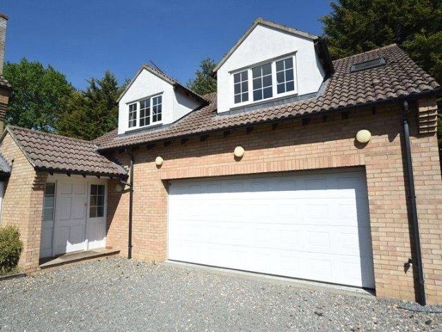 The Flat 46 Warren Road, Red Lodge. 2 bed apartment to rent £1,215 pcm £280 pw