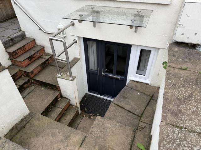 The Flat 15 Harvest Road Englefield. 1 bed ground floor maisonette to rent £1,150 pcm £265 pw