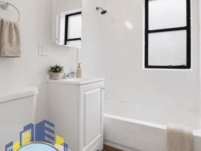 The Flats on Damen 1 Bedroom Apartment for Rent at 7349 N Damen Ave, Chicago, IL 60645 Rogers Park